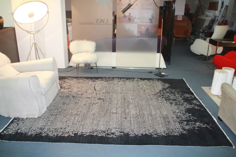 Scarlet wool rugs by Baxter