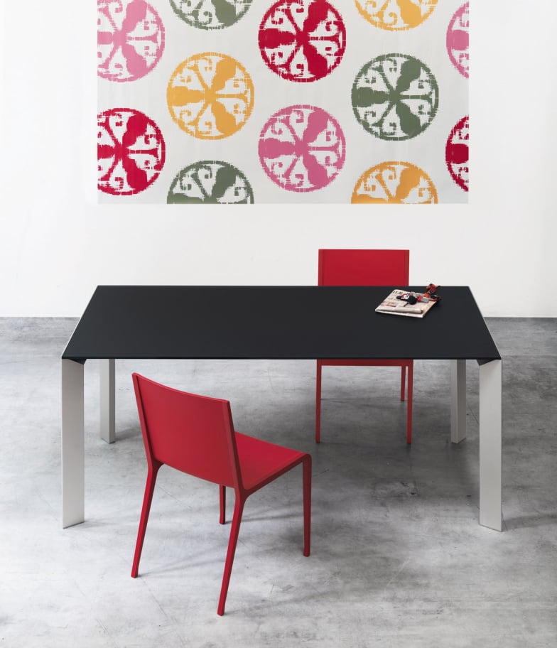 Dining table Nori by Kristalia